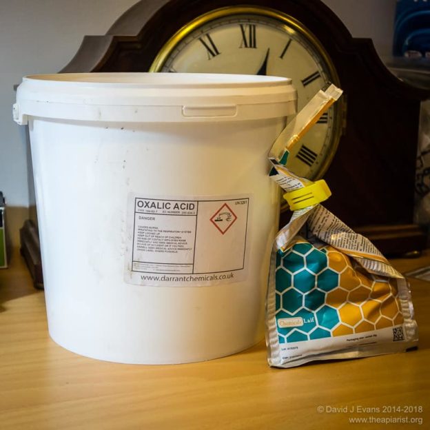 Repeated oxalic acid vaporisation